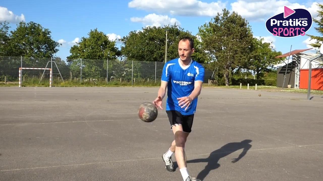 Handball Comment Faire Une Passe à Rebond Derrière Le Dos Pratiks